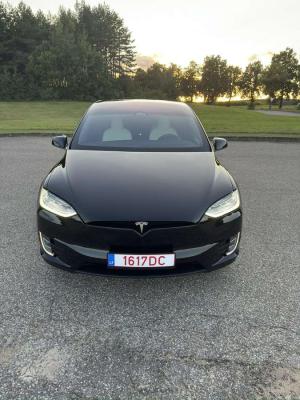 Melns Tesla Model X 2020 Viļņa, ar dzinēja tilpumu 0.00 L un nobraukumu 56 tūkst. km par 35400 €, foto 4 vietnē AUTOMOTO.COM.LV