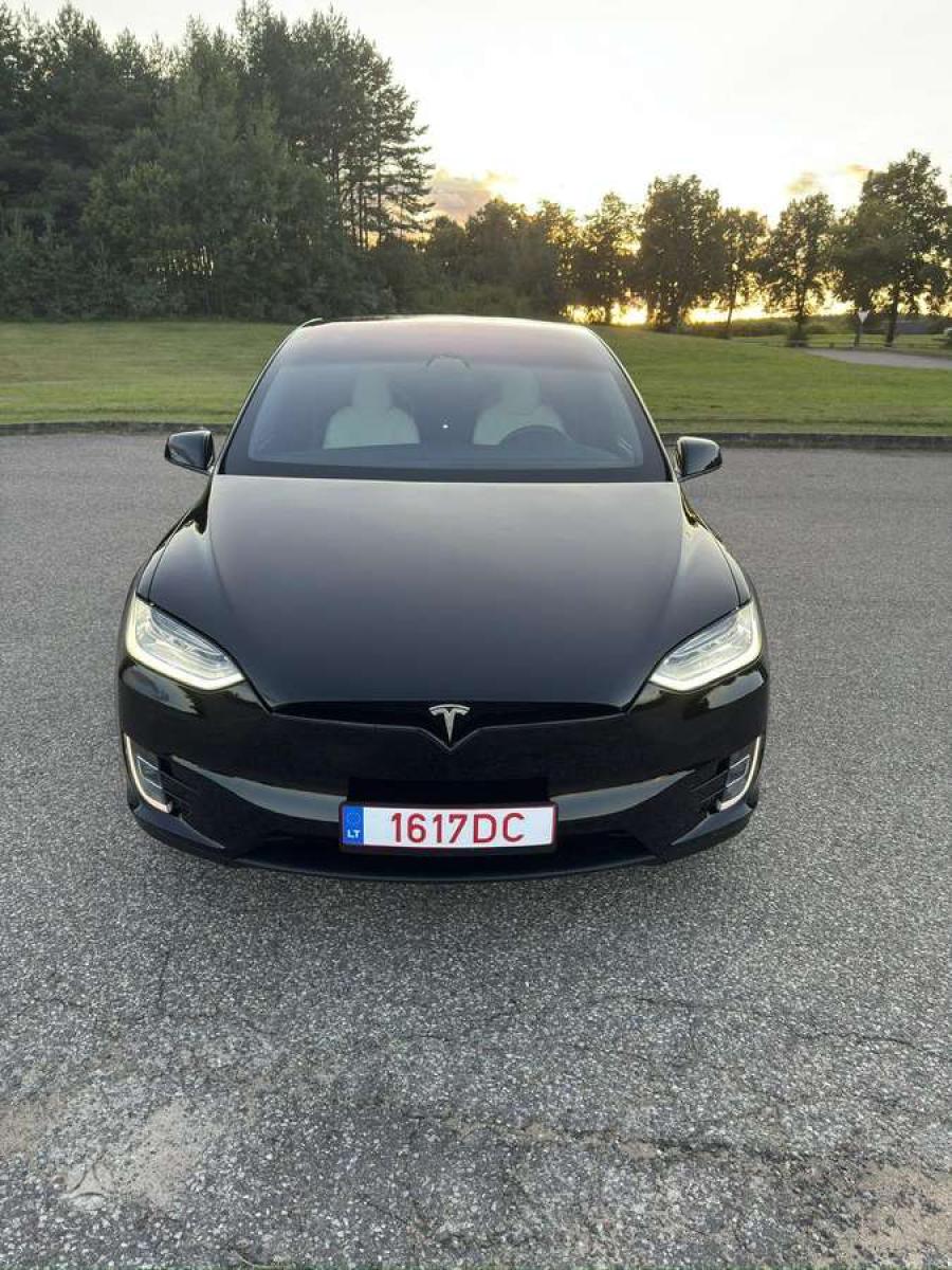 Melns Tesla Model X 2020 Viļņa, ar dzinēja tilpumu 0.00 L un nobraukumu 56 tūkst. km par 35400 €, foto 4 vietnē AUTOMOTO.COM.LV