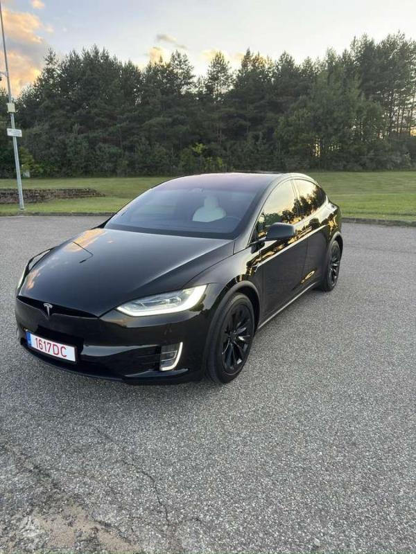 Melns Tesla Model X 2020 Viļņa, ar dzinēja tilpumu 0.00 L un nobraukumu 56 tūkst. km par 35400 €, foto 4 vietnē AUTOMOTO.COM.LV