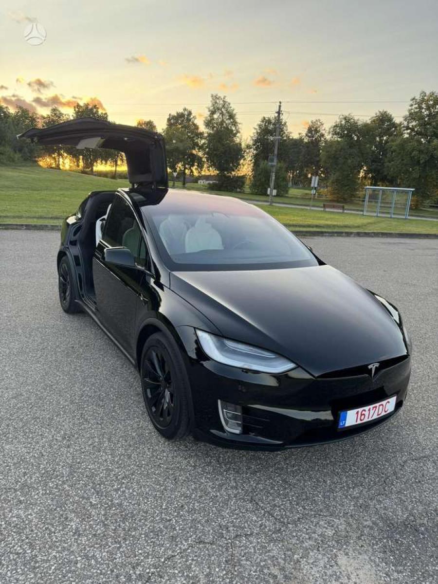 Melns Tesla Model X 2020 Viļņa, ar dzinēja tilpumu 0.00 L un nobraukumu 56 tūkst. km par 35400 €, foto 6 vietnē AUTOMOTO.COM.LV