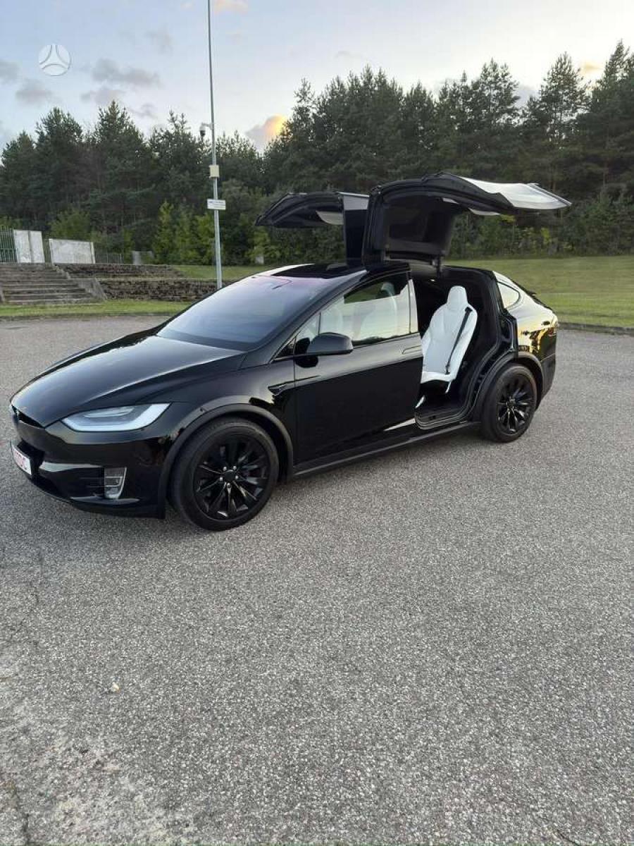Melns Tesla Model X 2020 Viļņa, ar dzinēja tilpumu 0.00 L un nobraukumu 56 tūkst. km par 35400 €, foto 7 vietnē AUTOMOTO.COM.LV