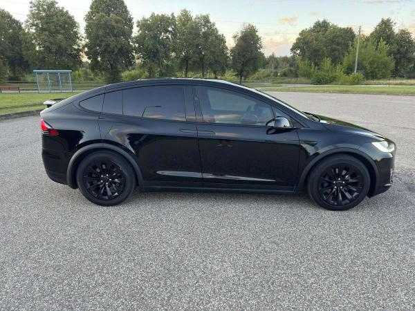 Melns Tesla Model X 2020 Viļņa, ar dzinēja tilpumu 0.00 L un nobraukumu 56 tūkst. km par 35400 €, foto 7 vietnē AUTOMOTO.COM.LV