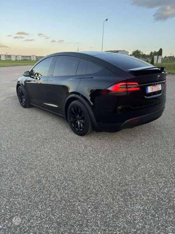 Melns Tesla Model X 2020 Viļņa, ar dzinēja tilpumu 0.00 L un nobraukumu 56 tūkst. km par 35400 €, foto 9 vietnē AUTOMOTO.COM.LV
