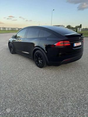 Melns Tesla Model X 2020 Viļņa, ar dzinēja tilpumu 0.00 L un nobraukumu 56 tūkst. km par 35400 €, foto 10 vietnē AUTOMOTO.COM.LV