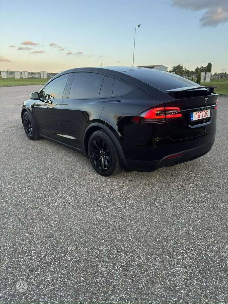 Melns Tesla Model X 2020 Viļņa, ar dzinēja tilpumu 0.00 L un nobraukumu 56 tūkst. km par 35400 €, foto 10 vietnē AUTOMOTO.COM.LV