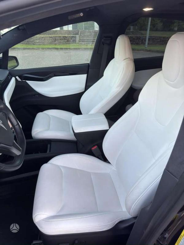 Melns Tesla Model X 2020 Viļņa, ar dzinēja tilpumu 0.00 L un nobraukumu 56 tūkst. km par 35400 €, foto 10 vietnē AUTOMOTO.COM.LV