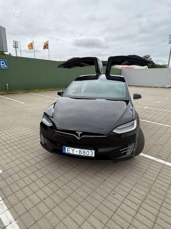 Black Tesla Model X 2020 in Marijampole, with an engine capacity of 0.00 L and mileage of 218 thousand km for 27900 €, photo 1 on AUTOMOTO.COM.LV