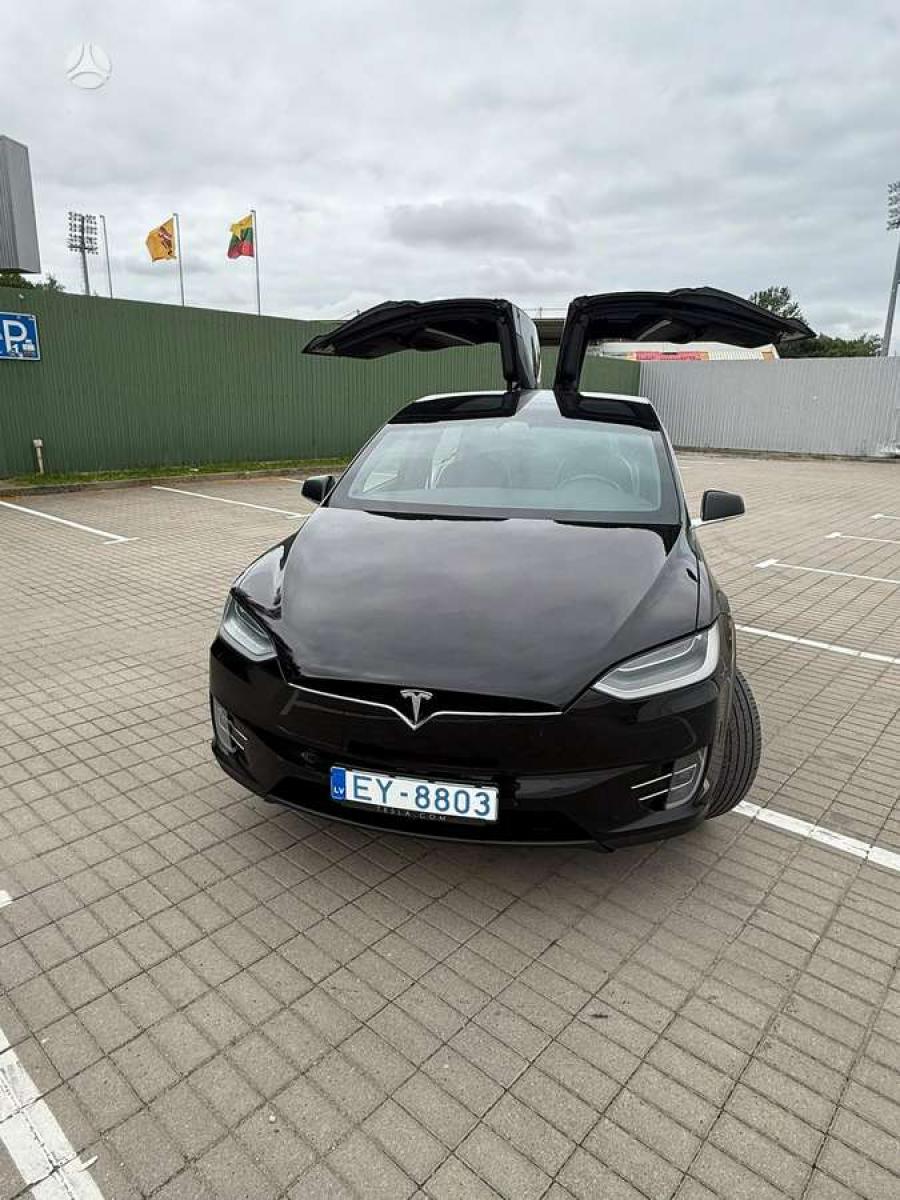 Black Tesla Model X 2020 in Marijampole, with an engine capacity of 0.00 L and mileage of 218 thousand km for 27900 €, photo 1 on AUTOMOTO.COM.LV