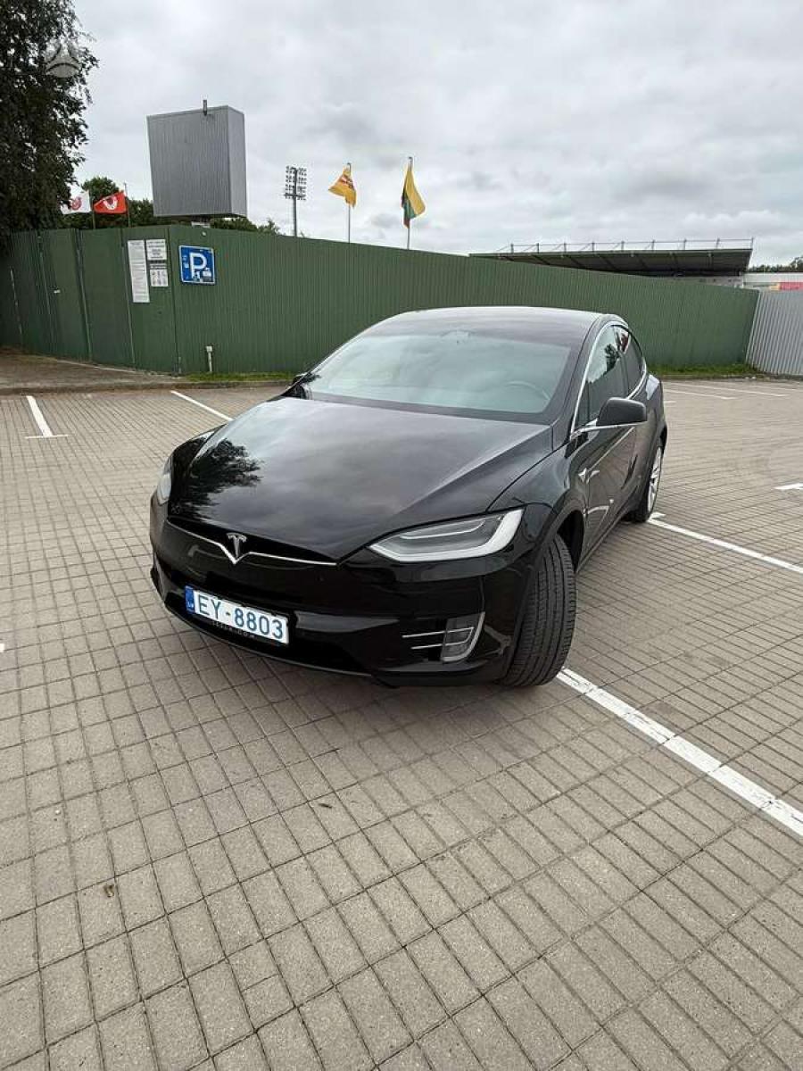 Black Tesla Model X 2020 in Marijampole, with an engine capacity of 0.00 L and mileage of 218 thousand km for 27900 €, photo 3 on AUTOMOTO.COM.LV
