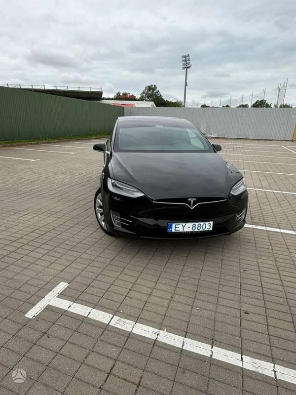 Black Tesla Model X 2020 in Marijampole, with an engine capacity of 0.00 L and mileage of 218 thousand km for 27900 €, photo 4 on AUTOMOTO.COM.LV