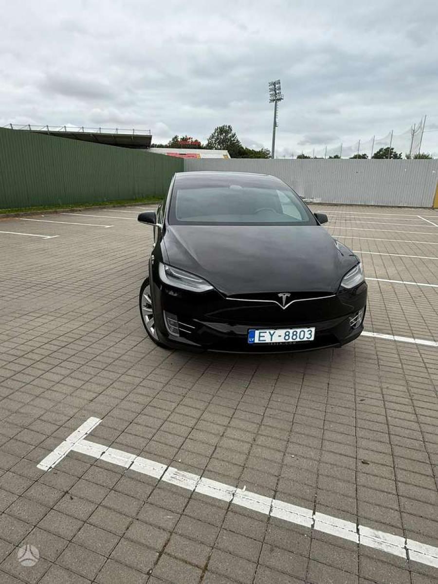 Black Tesla Model X 2020 in Marijampole, with an engine capacity of 0.00 L and mileage of 218 thousand km for 27900 €, photo 4 on AUTOMOTO.COM.LV