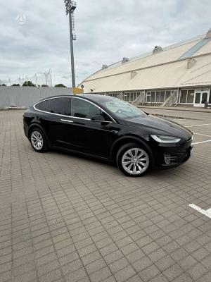 Black Tesla Model X 2020 in Marijampole, with an engine capacity of 0.00 L and mileage of 218 thousand km for 27900 €, photo 5 on AUTOMOTO.COM.LV