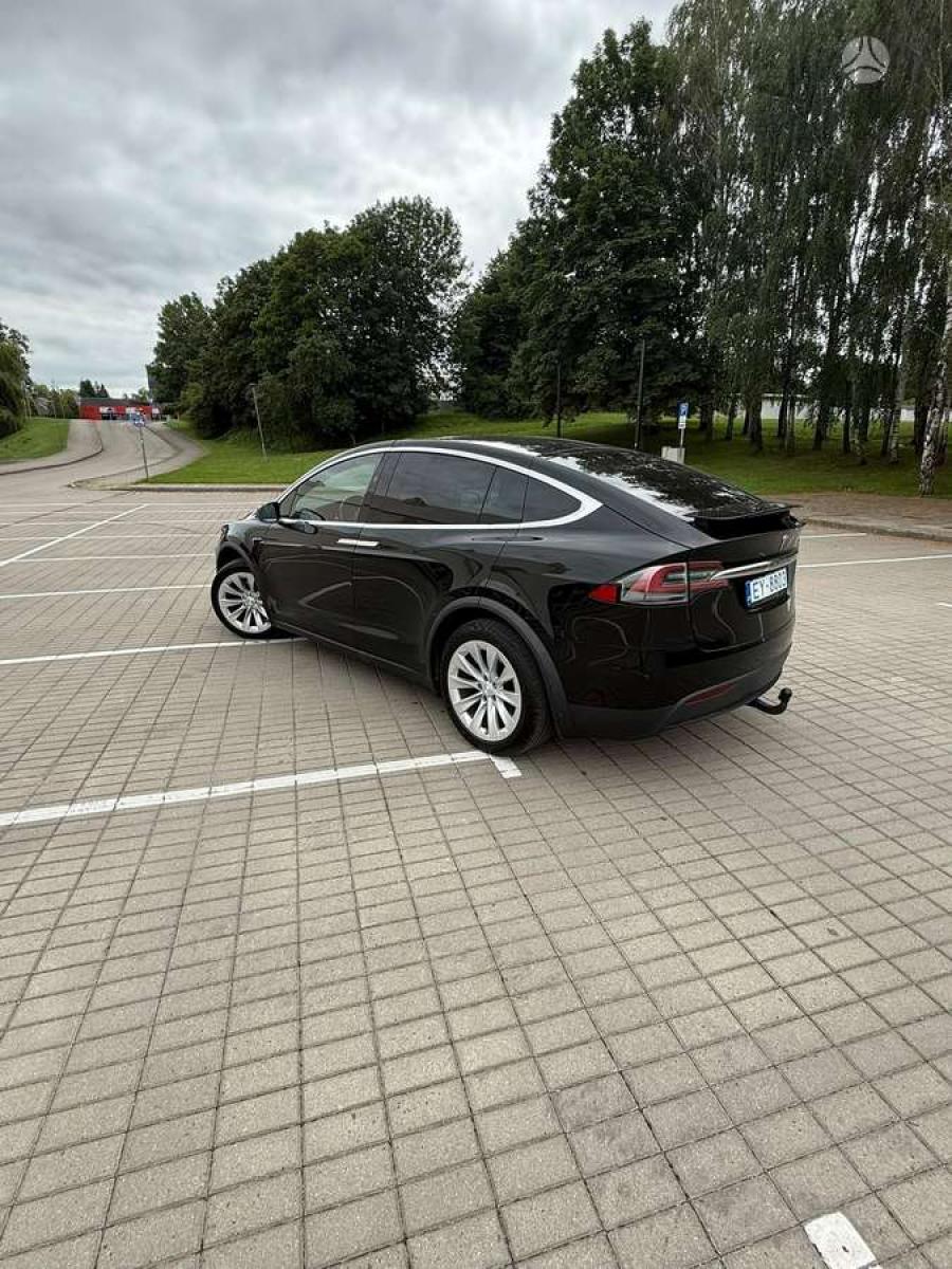Black Tesla Model X 2020 in Marijampole, with an engine capacity of 0.00 L and mileage of 218 thousand km for 27900 €, photo 7 on AUTOMOTO.COM.LV