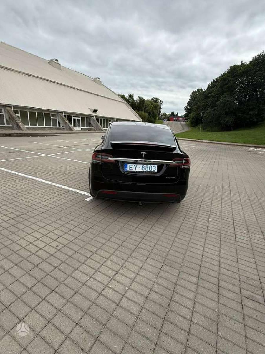 Black Tesla Model X 2020 in Marijampole, with an engine capacity of 0.00 L and mileage of 218 thousand km for 27900 €, photo 8 on AUTOMOTO.COM.LV
