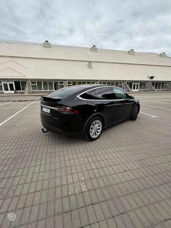 Black Tesla Model X 2020 in Marijampole, with an engine capacity of 0.00 L and mileage of 218 thousand km for 27900 €, photo 9 on AUTOMOTO.COM.LV