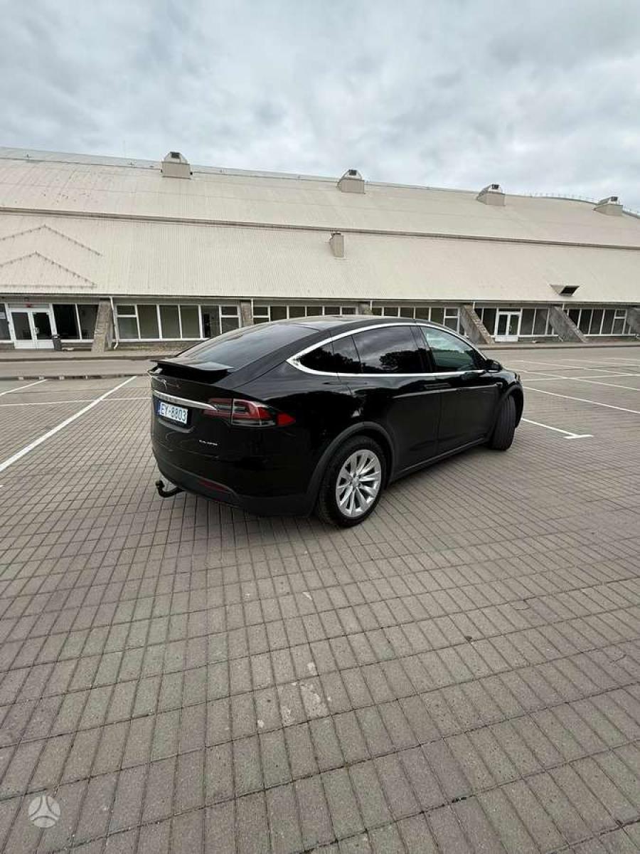 Black Tesla Model X 2020 in Marijampole, with an engine capacity of 0.00 L and mileage of 218 thousand km for 27900 €, photo 9 on AUTOMOTO.COM.LV