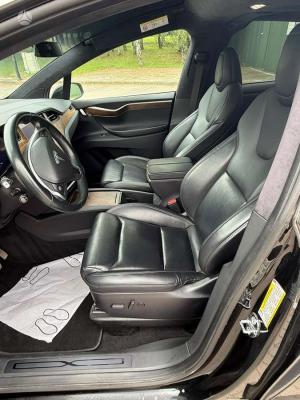 Black Tesla Model X 2020 in Marijampole, with an engine capacity of 0.00 L and mileage of 218 thousand km for 27900 €, photo 10 on AUTOMOTO.COM.LV