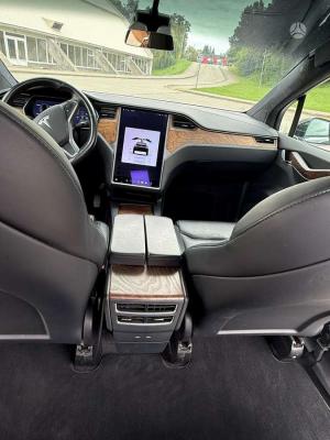 Black Tesla Model X 2020 in Marijampole, with an engine capacity of 0.00 L and mileage of 218 thousand km for 27900 €, photo 11 on AUTOMOTO.COM.LV