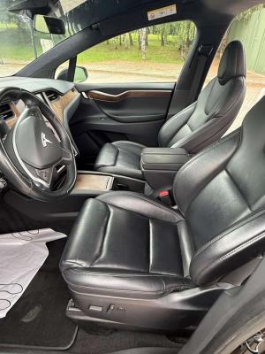 Black Tesla Model X 2020 in Marijampole, with an engine capacity of 0.00 L and mileage of 218 thousand km for 27900 €, photo 13 on AUTOMOTO.COM.LV