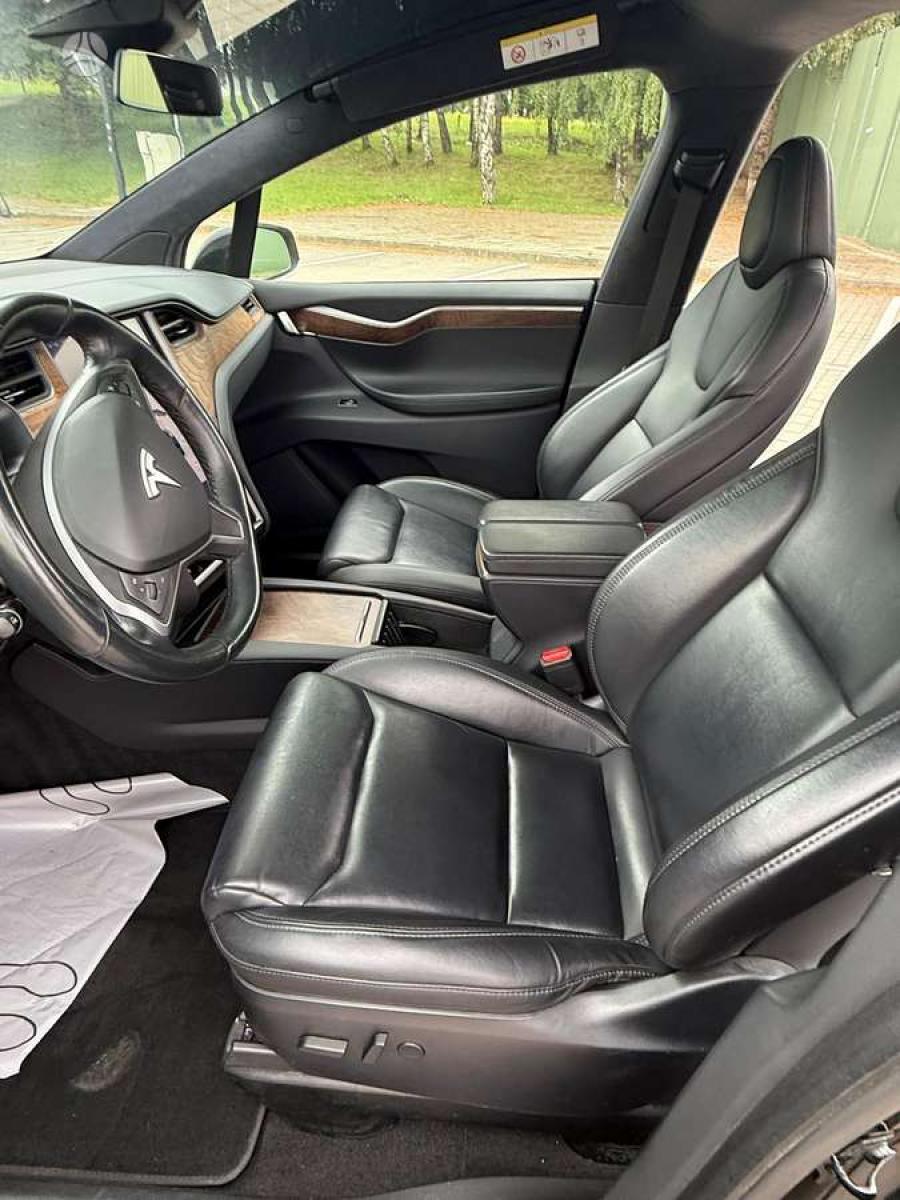 Black Tesla Model X 2020 in Marijampole, with an engine capacity of 0.00 L and mileage of 218 thousand km for 27900 €, photo 13 on AUTOMOTO.COM.LV