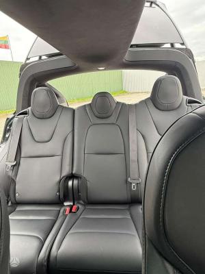 Black Tesla Model X 2020 in Marijampole, with an engine capacity of 0.00 L and mileage of 218 thousand km for 27900 €, photo 14 on AUTOMOTO.COM.LV