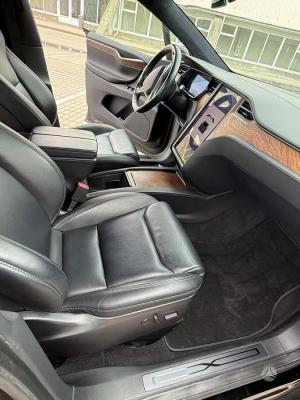 Black Tesla Model X 2020 in Marijampole, with an engine capacity of 0.00 L and mileage of 218 thousand km for 27900 €, photo 15 on AUTOMOTO.COM.LV