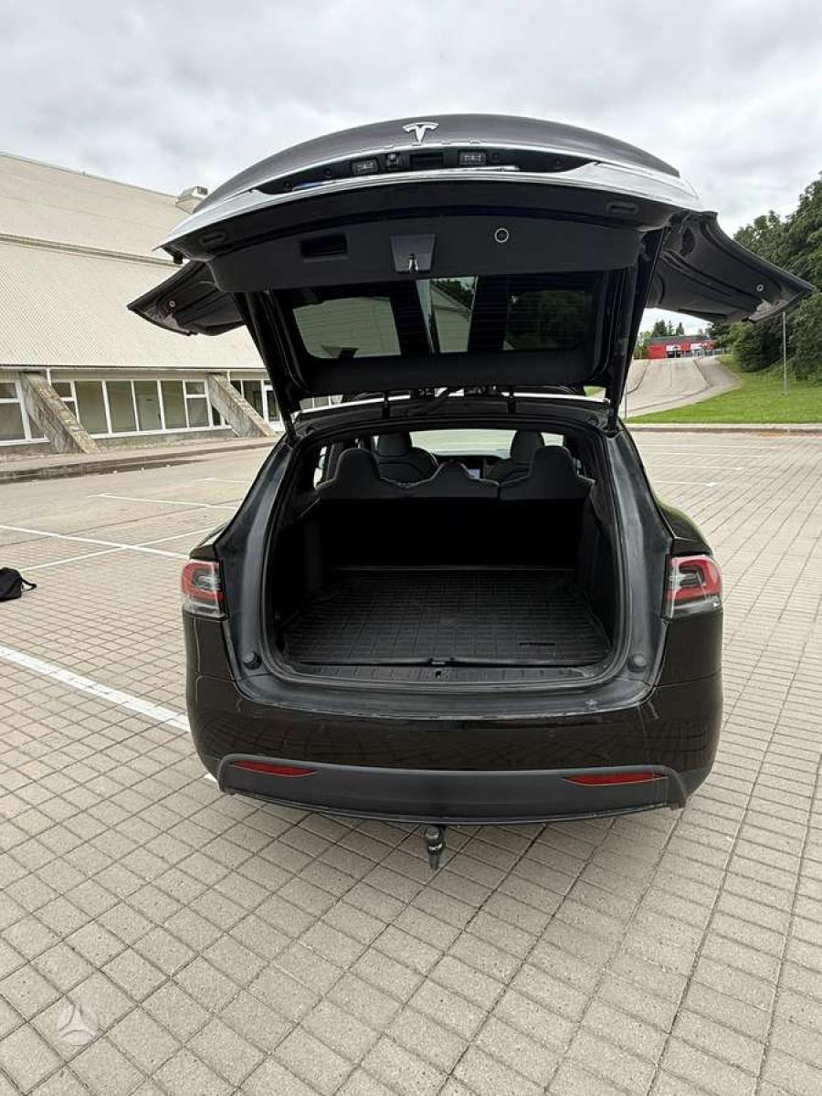 Black Tesla Model X 2020 in Marijampole, with an engine capacity of 0.00 L and mileage of 218 thousand km for 27900 €, photo 16 on AUTOMOTO.COM.LV