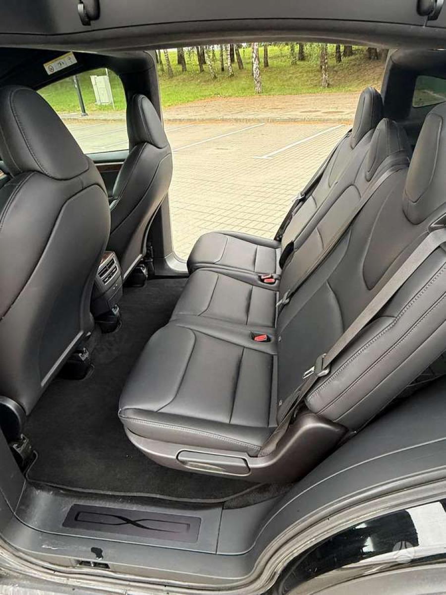 Black Tesla Model X 2020 in Marijampole, with an engine capacity of 0.00 L and mileage of 218 thousand km for 27900 €, photo 17 on AUTOMOTO.COM.LV