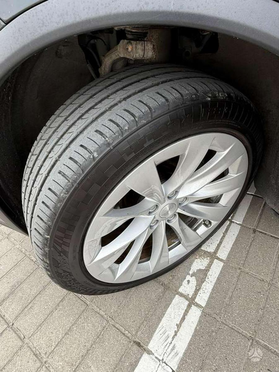 Black Tesla Model X 2020 in Marijampole, with an engine capacity of 0.00 L and mileage of 218 thousand km for 27900 €, photo 18 on AUTOMOTO.COM.LV
