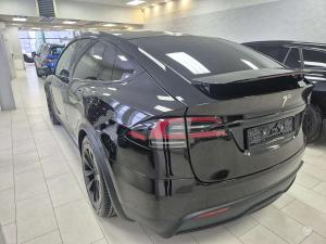 Black Tesla Model X 2022 in Siauliai, with an engine capacity of 0.00 L and mileage of 16 thousand km for 54000 €, photo 4 on AUTOMOTO.COM.LV