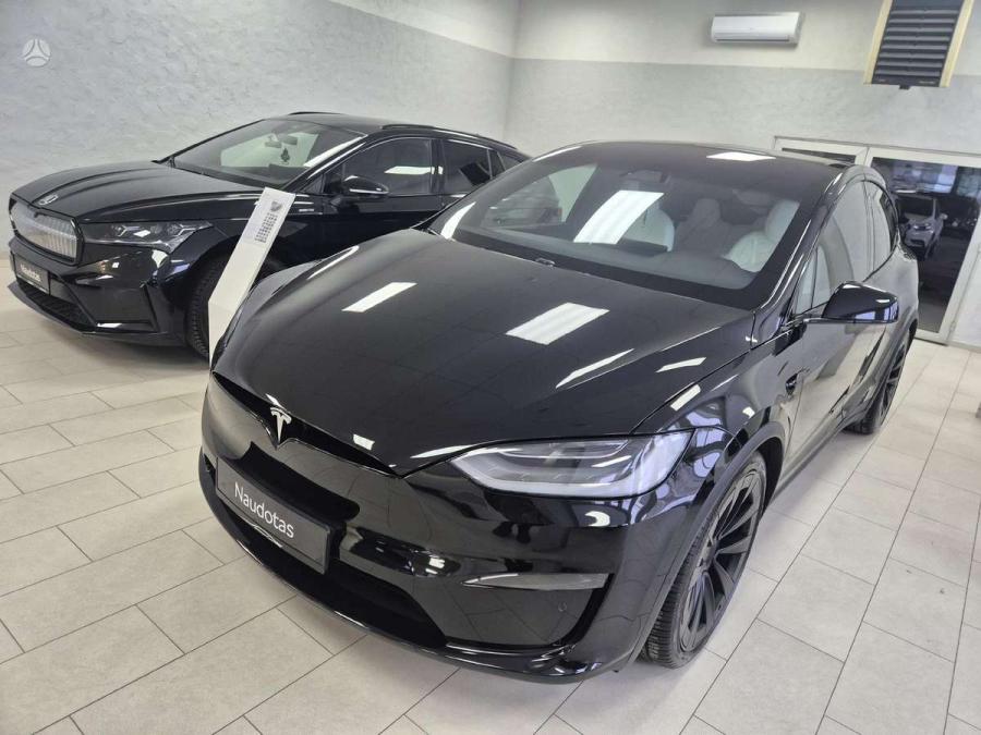 Black Tesla Model X 2022 in Siauliai, with an engine capacity of 0.00 L and mileage of 16 thousand km for 54000 €, photo 6 on AUTOMOTO.COM.LV