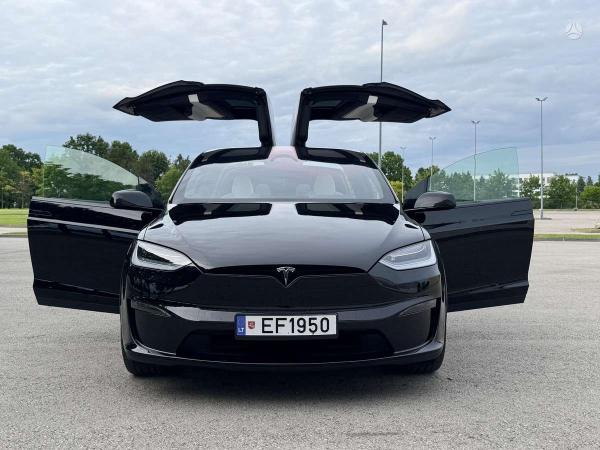 Black Tesla Model X 2022 in Kaunas, with an engine capacity of 0.00 L and mileage of 29 thousand km for 49500 €, photo 1 on AUTOMOTO.COM.LV