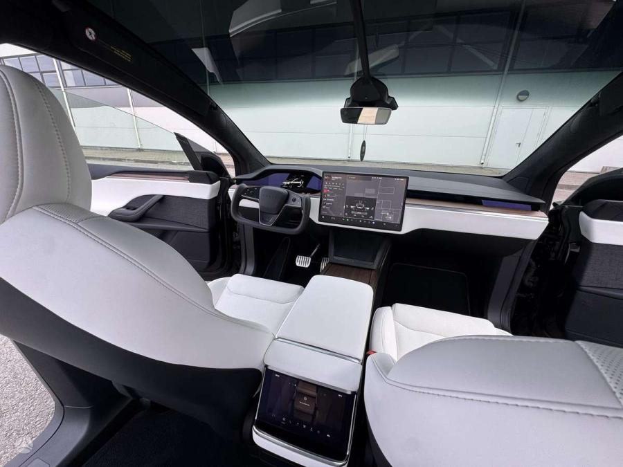 Melns Tesla Model X 2022 Kauņa, ar dzinēja tilpumu 0.00 L un nobraukumu 29 tūkst. km par 49500 €, foto 4 vietnē AUTOMOTO.COM.LV