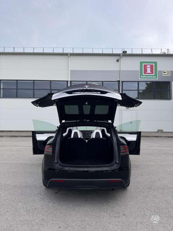 Black Tesla Model X 2022 in Kaunas, with an engine capacity of 0.00 L and mileage of 29 thousand km for 49500 €, photo 5 on AUTOMOTO.COM.LV