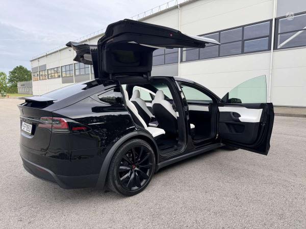 Black Tesla Model X 2022 in Kaunas, with an engine capacity of 0.00 L and mileage of 29 thousand km for 49500 €, photo 6 on AUTOMOTO.COM.LV