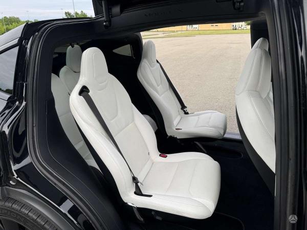 Black Tesla Model X 2022 in Kaunas, with an engine capacity of 0.00 L and mileage of 29 thousand km for 49500 €, photo 8 on AUTOMOTO.COM.LV