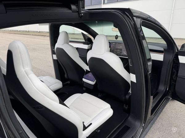 Black Tesla Model X 2022 in Kaunas, with an engine capacity of 0.00 L and mileage of 29 thousand km for 49500 €, photo 9 on AUTOMOTO.COM.LV