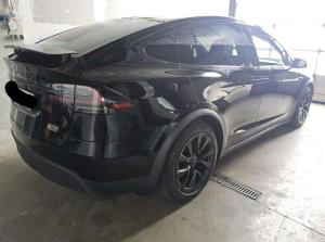 Black Tesla Model X 2022 in Vilnius, with an engine capacity of 0.00 L and mileage of 53 thousand km for 60000 €, photo 3 on AUTOMOTO.COM.LV