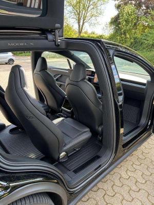 Black Tesla Model X 2022 in Vilnius, with an engine capacity of 0.00 L and mileage of 53 thousand km for 60000 €, photo 7 on AUTOMOTO.COM.LV