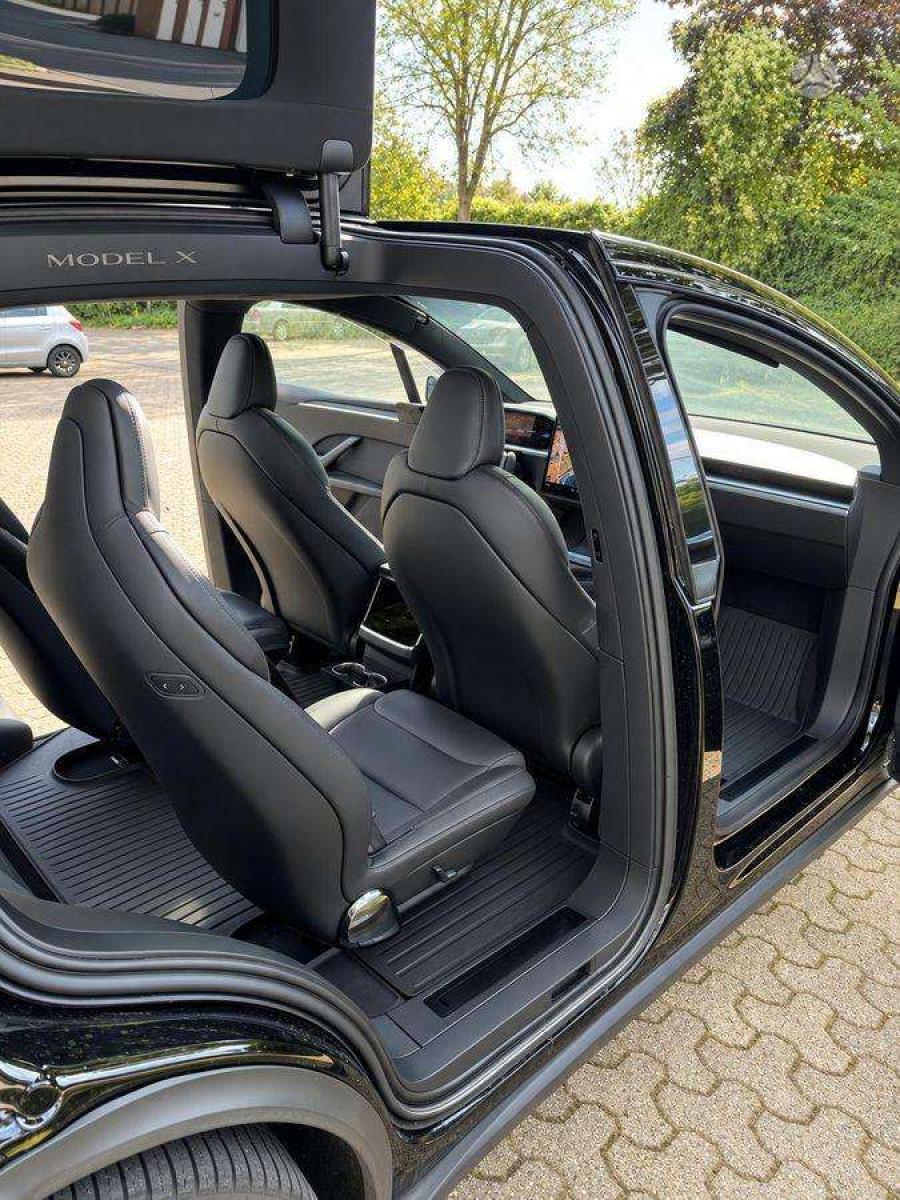 Black Tesla Model X 2022 in Vilnius, with an engine capacity of 0.00 L and mileage of 53 thousand km for 60000 €, photo 7 on AUTOMOTO.COM.LV