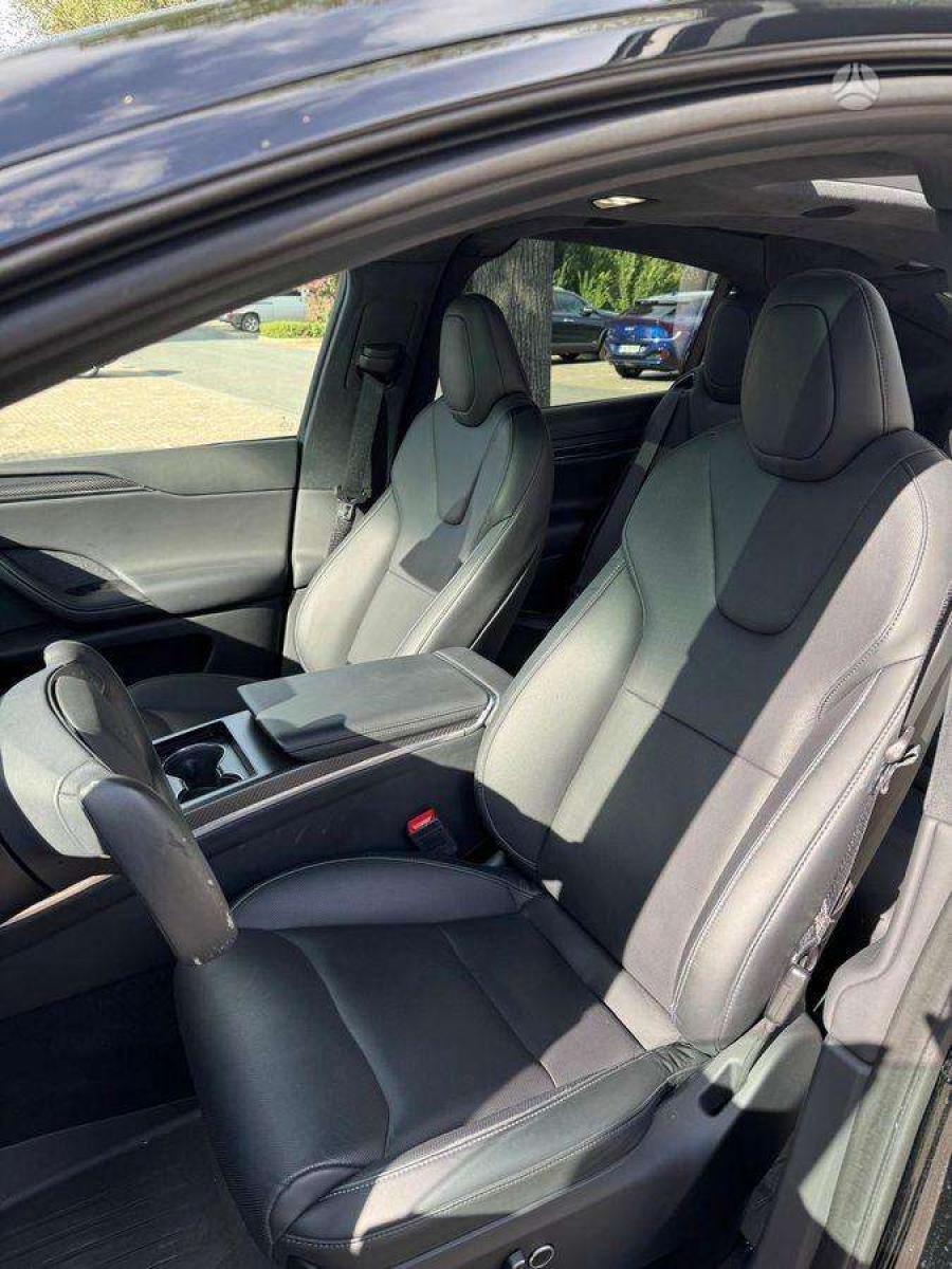 Black Tesla Model X 2022 in Vilnius, with an engine capacity of 0.00 L and mileage of 53 thousand km for 60000 €, photo 8 on AUTOMOTO.COM.LV