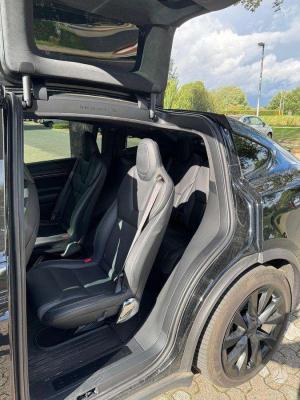 Black Tesla Model X 2022 in Vilnius, with an engine capacity of 0.00 L and mileage of 53 thousand km for 60000 €, photo 10 on AUTOMOTO.COM.LV
