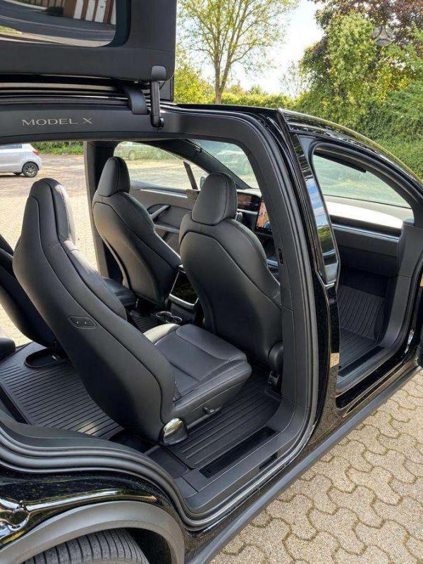 Black Tesla Model X 2022 in Vilnius, with an engine capacity of 0.00 L and mileage of 53 thousand km for 60000 €, photo 7 on AUTOMOTO.COM.LV