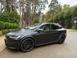 Black Tesla Model X 2022 in Riga, with an engine capacity of 0.00 L and mileage of 53 thousand km for 73750 €, photo 3 on AUTOMOTO.COM.LV