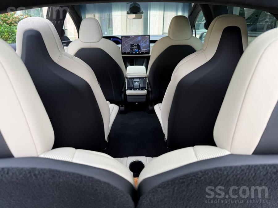 Black Tesla Model X 2022 in Riga, with an engine capacity of 0.00 L and mileage of 53 thousand km for 73750 €, photo 7 on AUTOMOTO.COM.LV