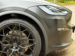 Black Tesla Model X 2022 in Riga, with an engine capacity of 0.00 L and mileage of 53 thousand km for 73750 €, photo 10 on AUTOMOTO.COM.LV