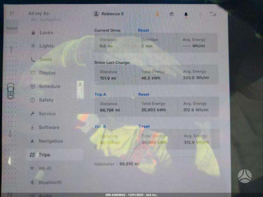 Black Tesla Model X 2023 in Vilnius, with an engine capacity of 0.00 L and mileage of 100 thousand km for 27999 €, photo 7 on AUTOMOTO.COM.LV