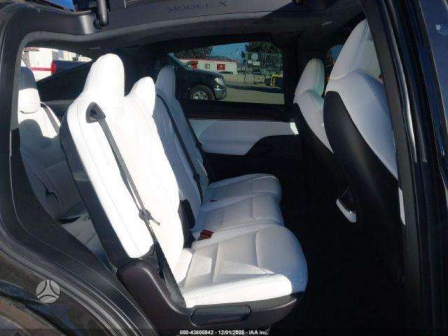 Black Tesla Model X 2023 in Vilnius, with an engine capacity of 0.00 L and mileage of 100 thousand km for 27999 €, photo 8 on AUTOMOTO.COM.LV