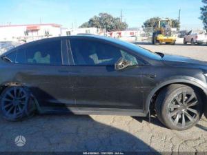 Black Tesla Model X 2023 in Vilnius, with an engine capacity of 0.00 L and mileage of 100 thousand km for 27999 €, photo 12 on AUTOMOTO.COM.LV