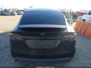 Black Tesla Model X 2023 in Vilnius, with an engine capacity of 0.00 L and mileage of 100 thousand km for 27999 €, photo 15 on AUTOMOTO.COM.LV